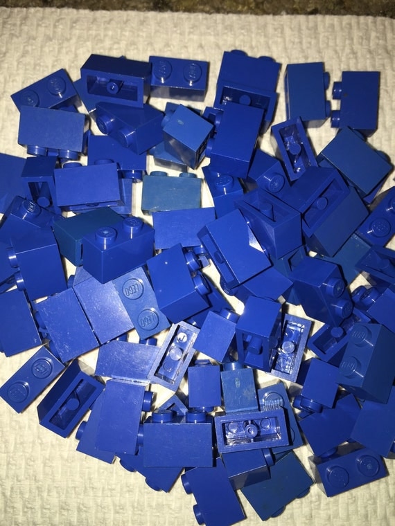 LEGO brand 100 blue 2x1 building bricks