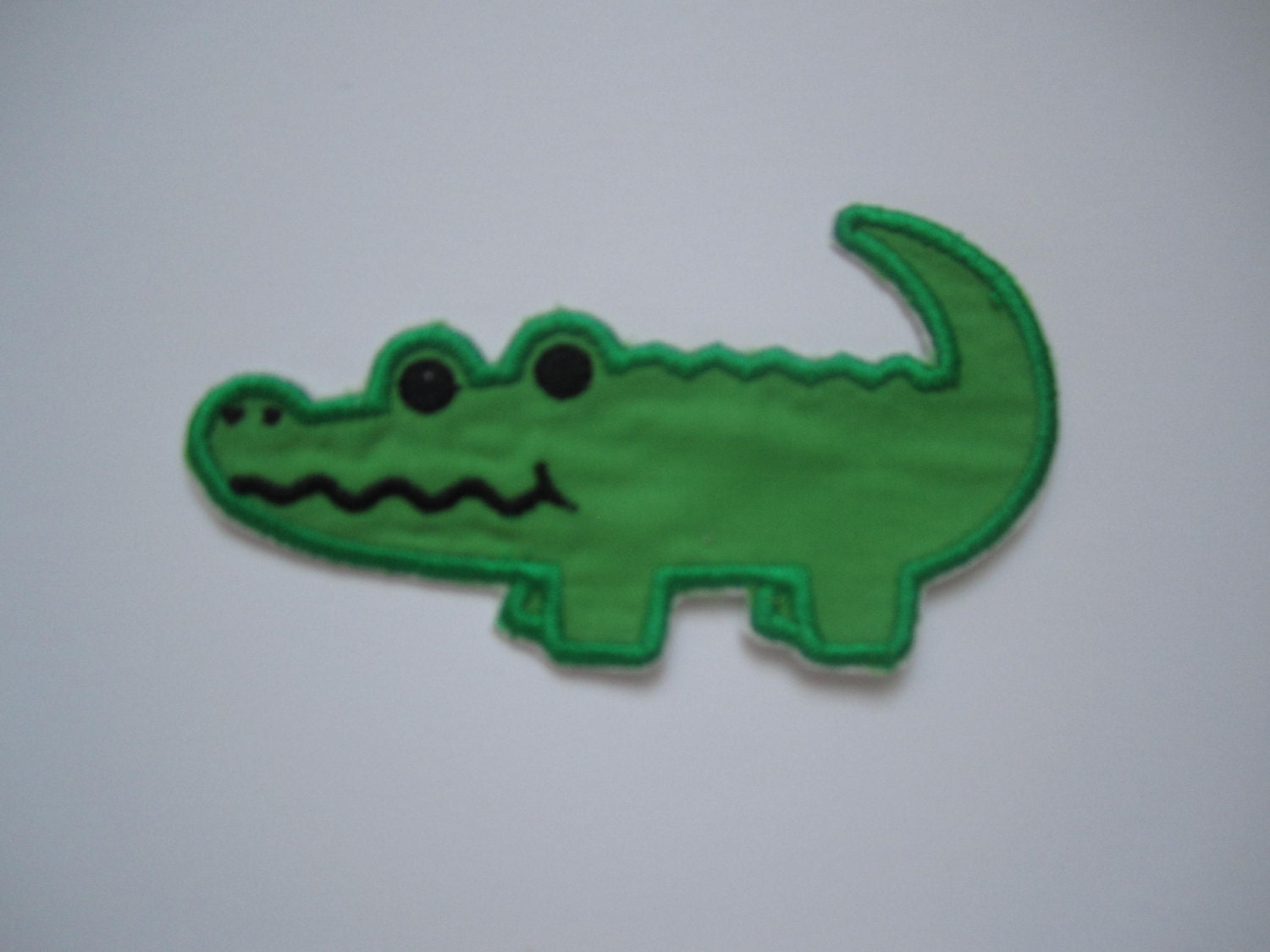 alligator iron-on/ sew-on patch/ embroidered alligator/