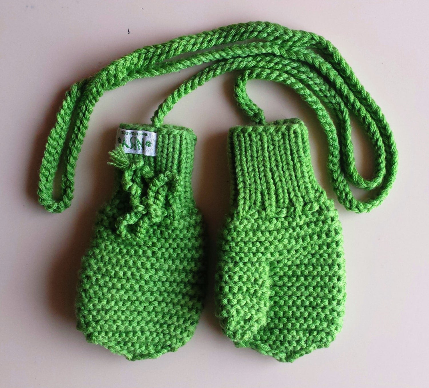 Merino Wool mittens for toddler/ children. Hand Knit by NesyBaby