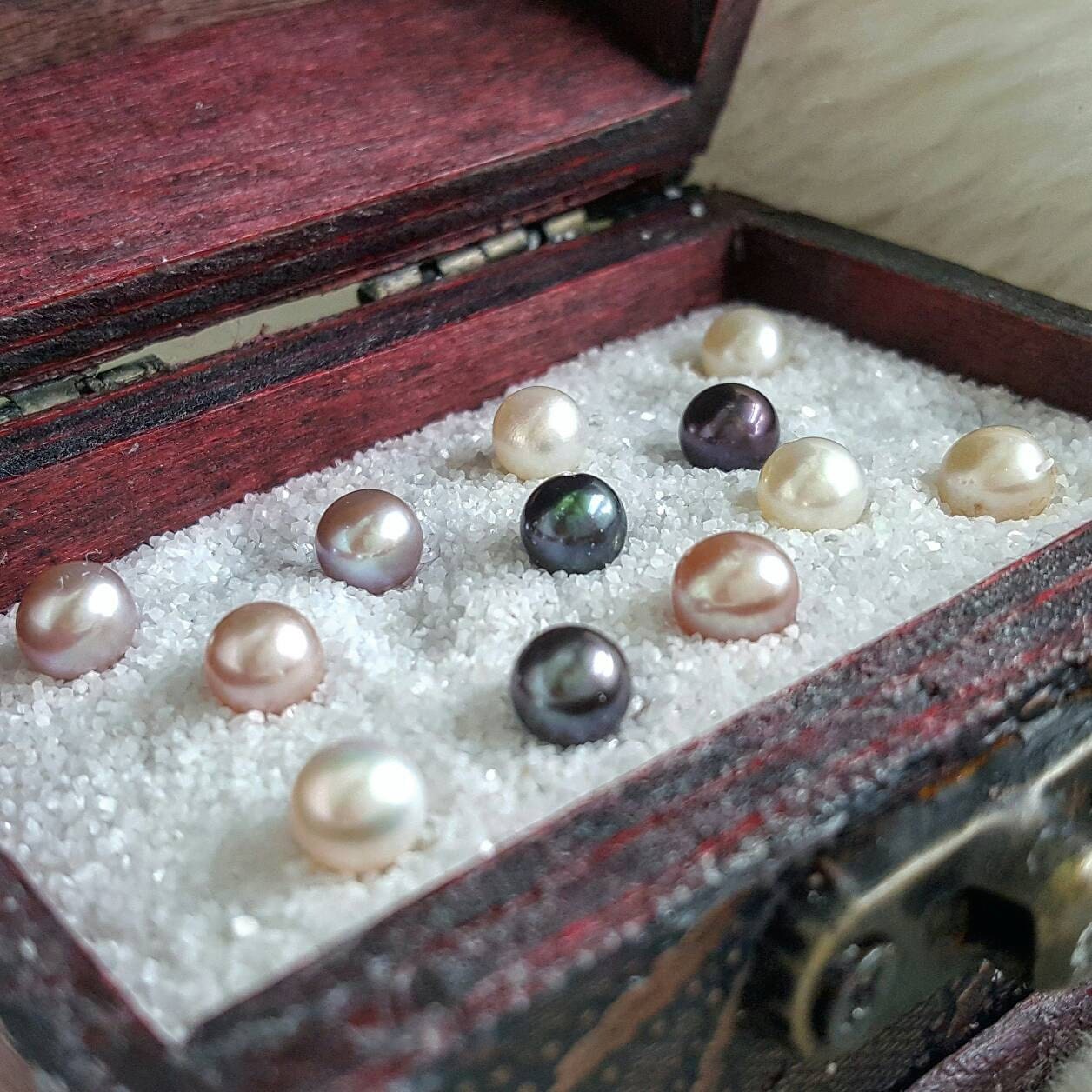 3 Open an Oyster with Pearl Akoya Saltwater Oyster Pearl