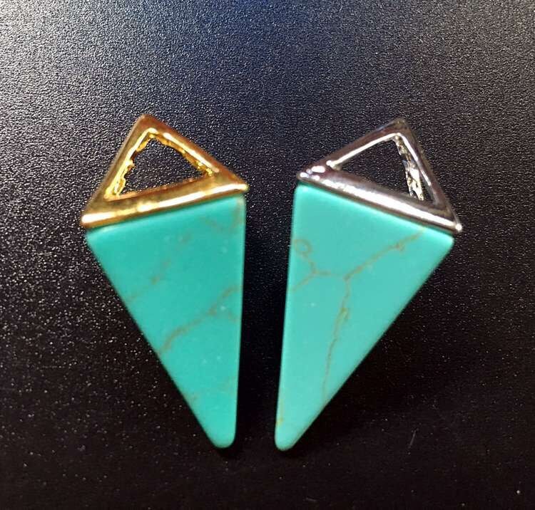 Natural Crystal Quartz Triangle Pyramid Pendant by DUODUOJEWELRY