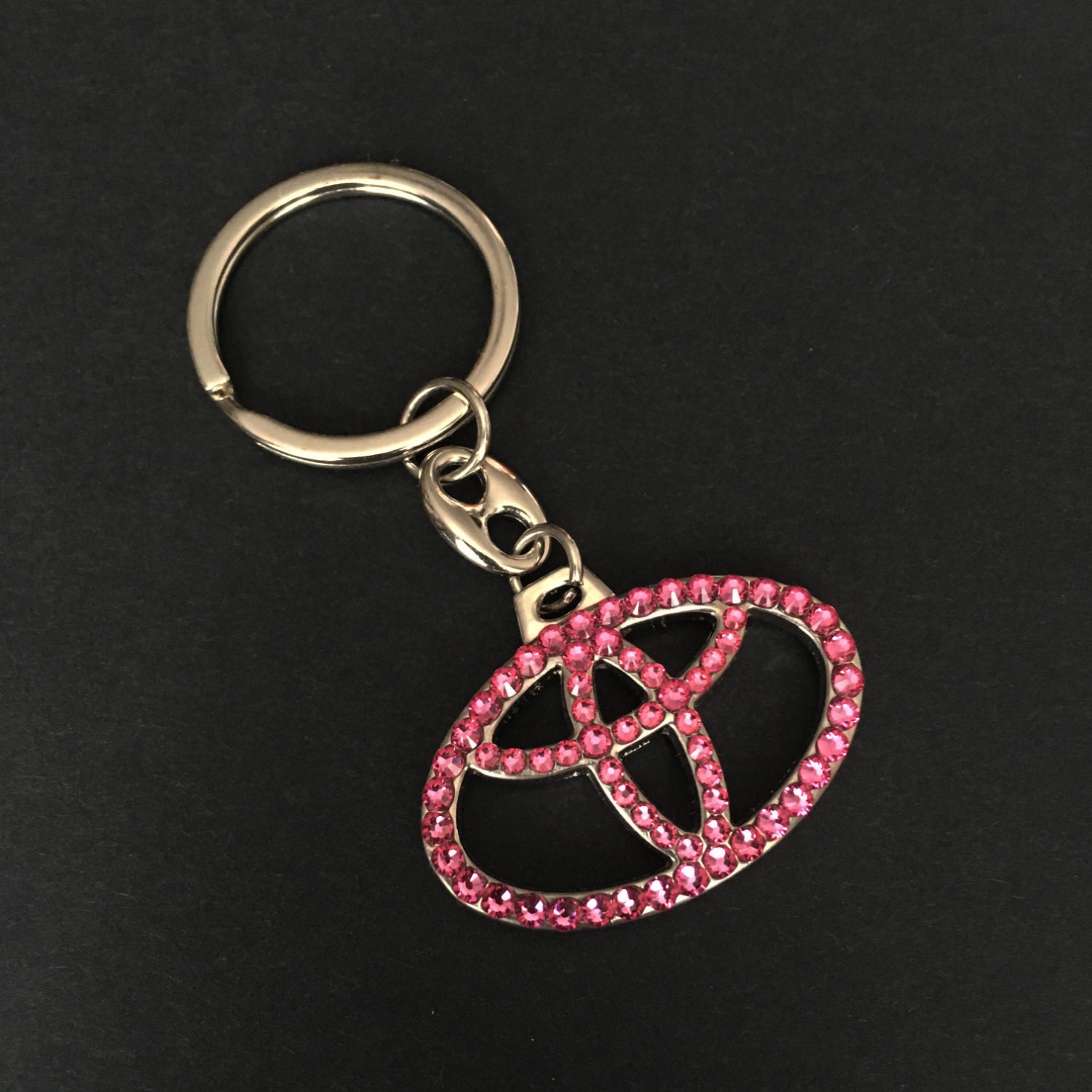 BLING Fuchsia Toyota Keychain with crystals sleutelhanger