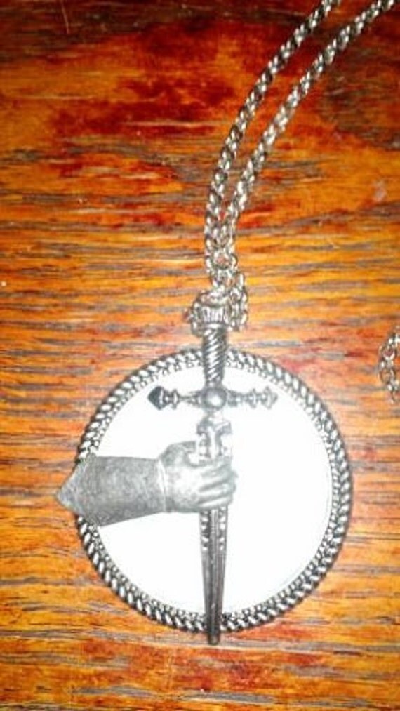 Order of the Gauntlet Faction Pendant with Customisable