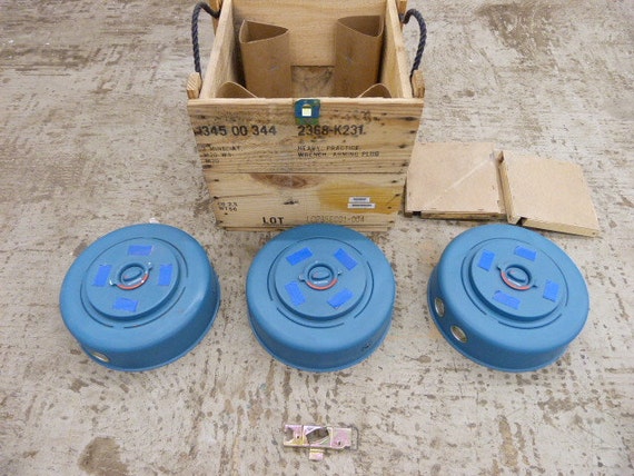 inert set of three US Army M20 Anti-Tank Mines in Original