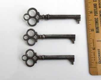 Antique Sewing Machine Key Triangle Head / Point by lucra on Etsy