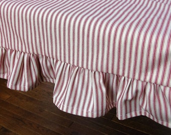 Ruffled table runner | Etsy