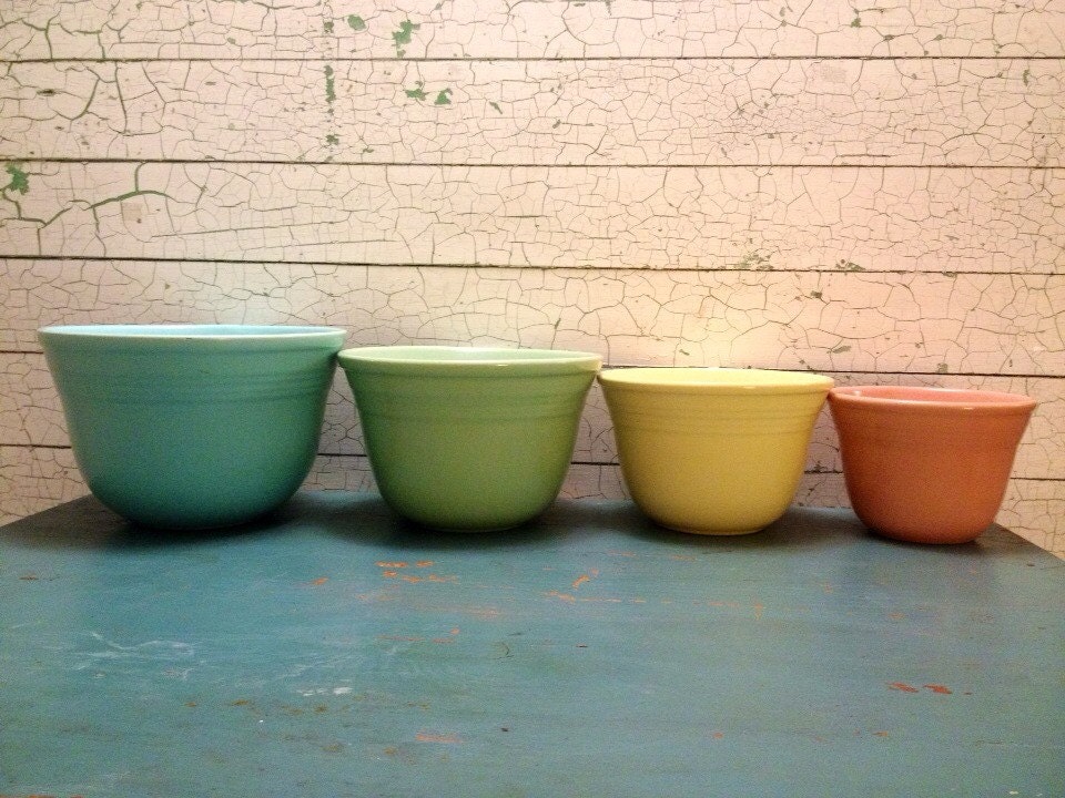 Nesting Bowls Vintage 1930’s Mission Bell California Set of 4 – Haute Juice