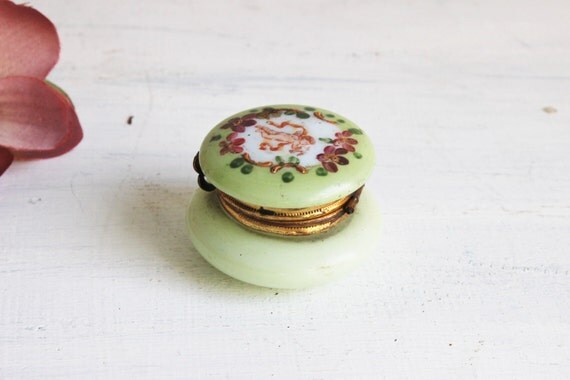 Vintage Porcelain Pillbox / 1950s Pillbox / 50s Pill Box