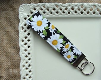 Daisy keychain | Etsy