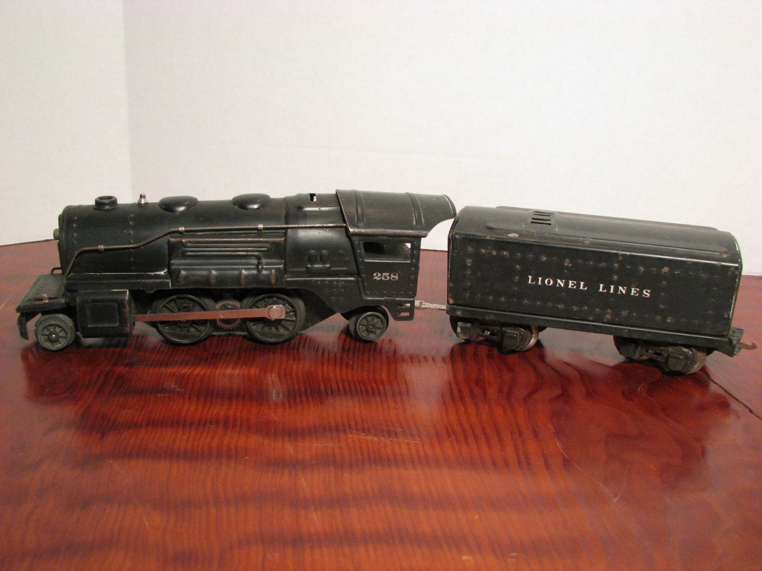 Vintage 1940 Lionel 258 Engine Train and Tender