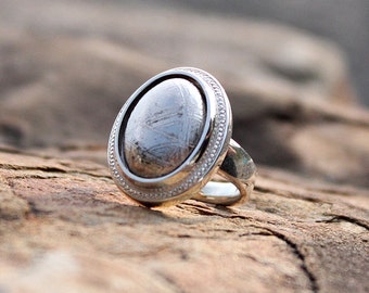 Items similar to The 9 Planets Ring - 18k gold, Gibeon Meteorite and 9 ...