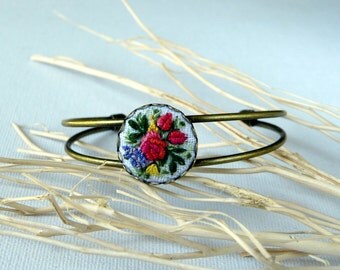 Unique hand-embroidered jewelry. by EmbroideredJewerly on Etsy