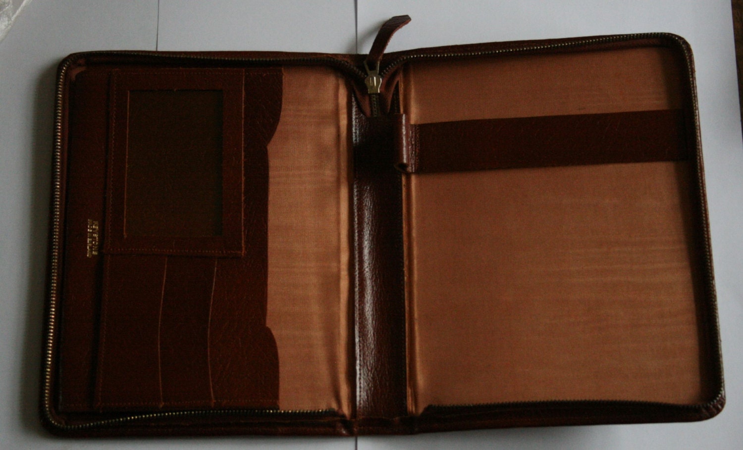 Vintage leather writing case. Zip fastening. Brown leather