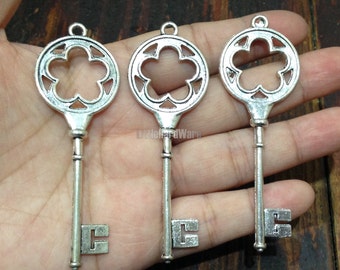 100pcs vintage crown keys antique skeleton keys pendant