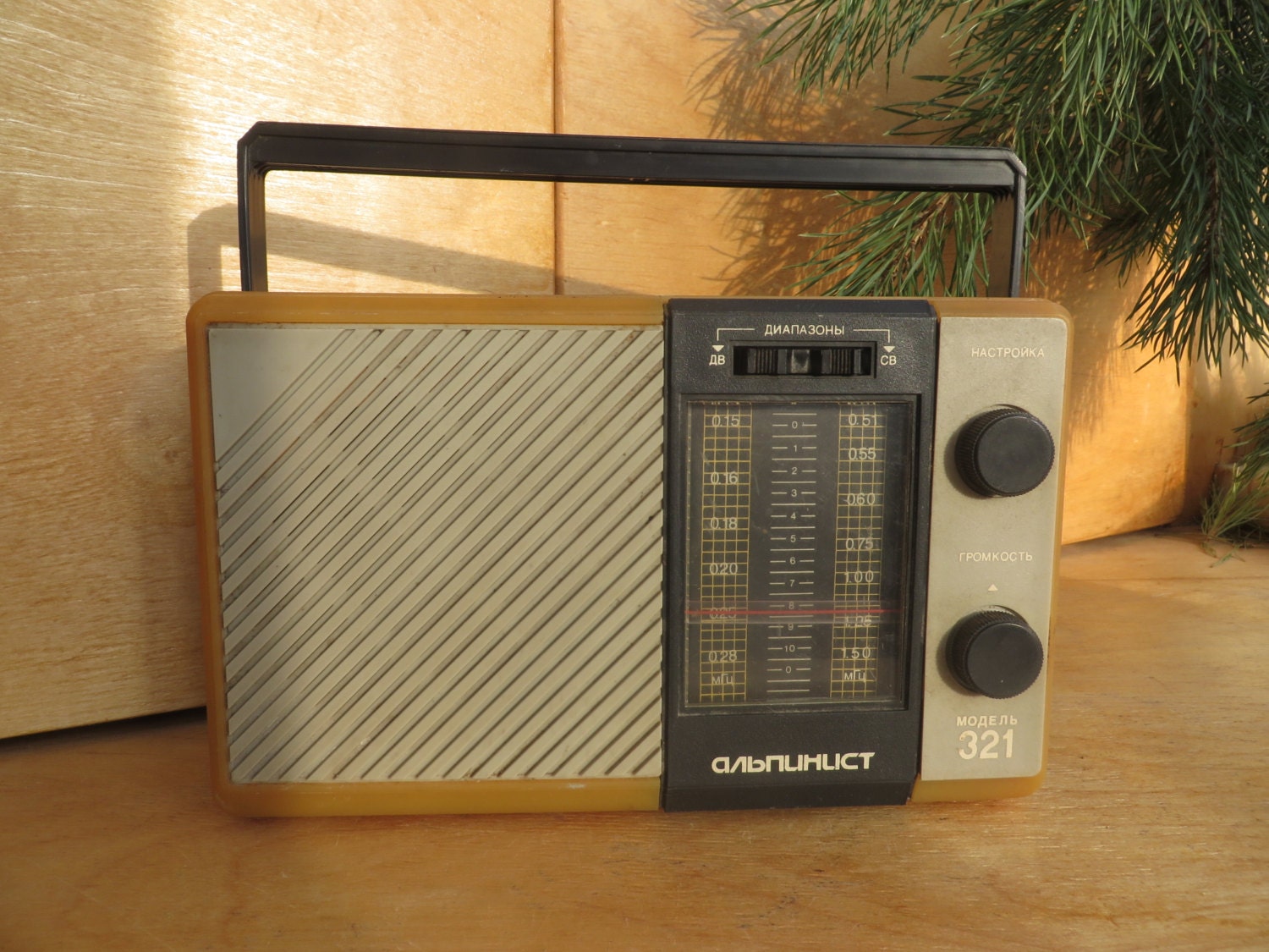 ALPINIST Soviet Portable Radio. Vintage USSR Radio. Russian