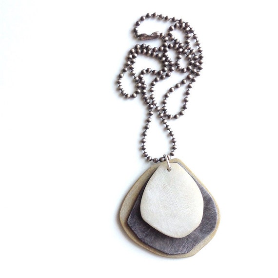 Abstract Shape art jewelry natural color necklace