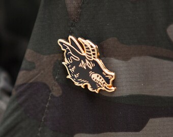 Wolf pin | Etsy