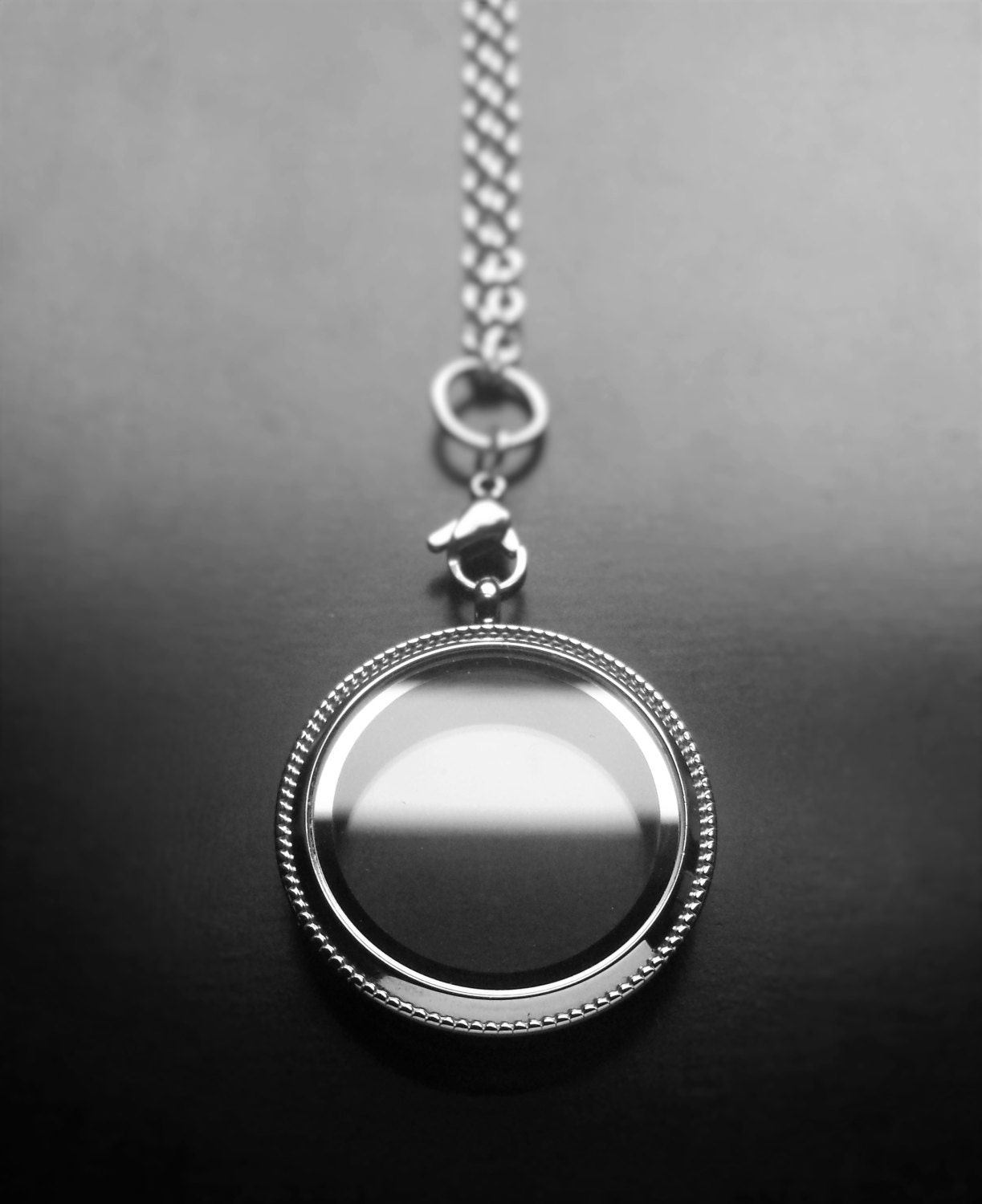 Large Heirloom Floating Locket-30mm-Vintage Style-Twist