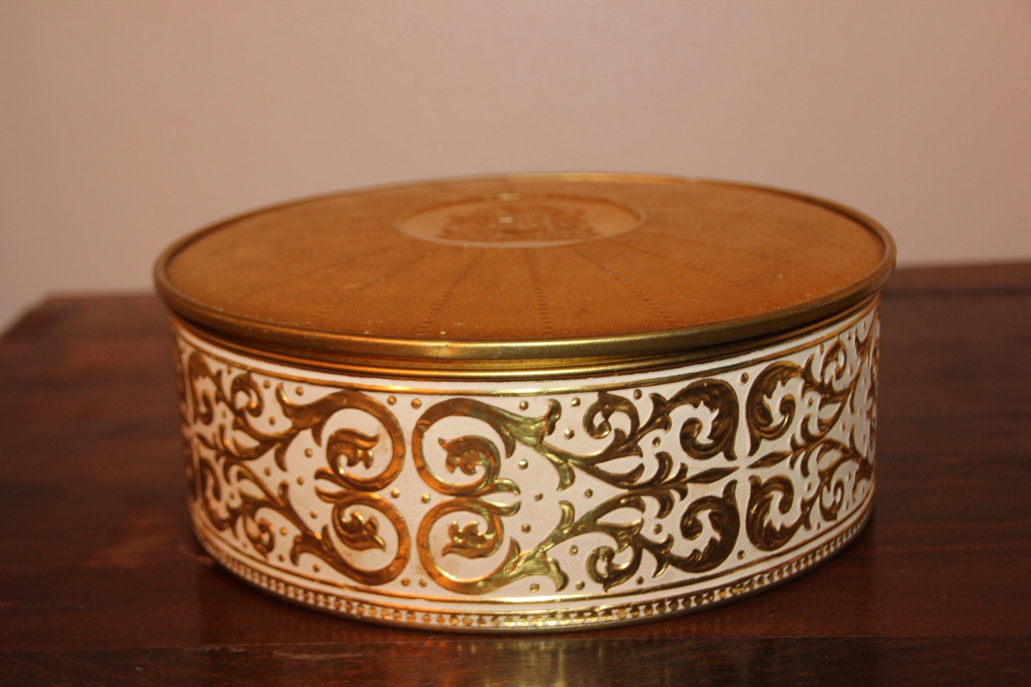 Vintage gold and cream colored Guildcraft tin. Made in USA. – Haute Juice