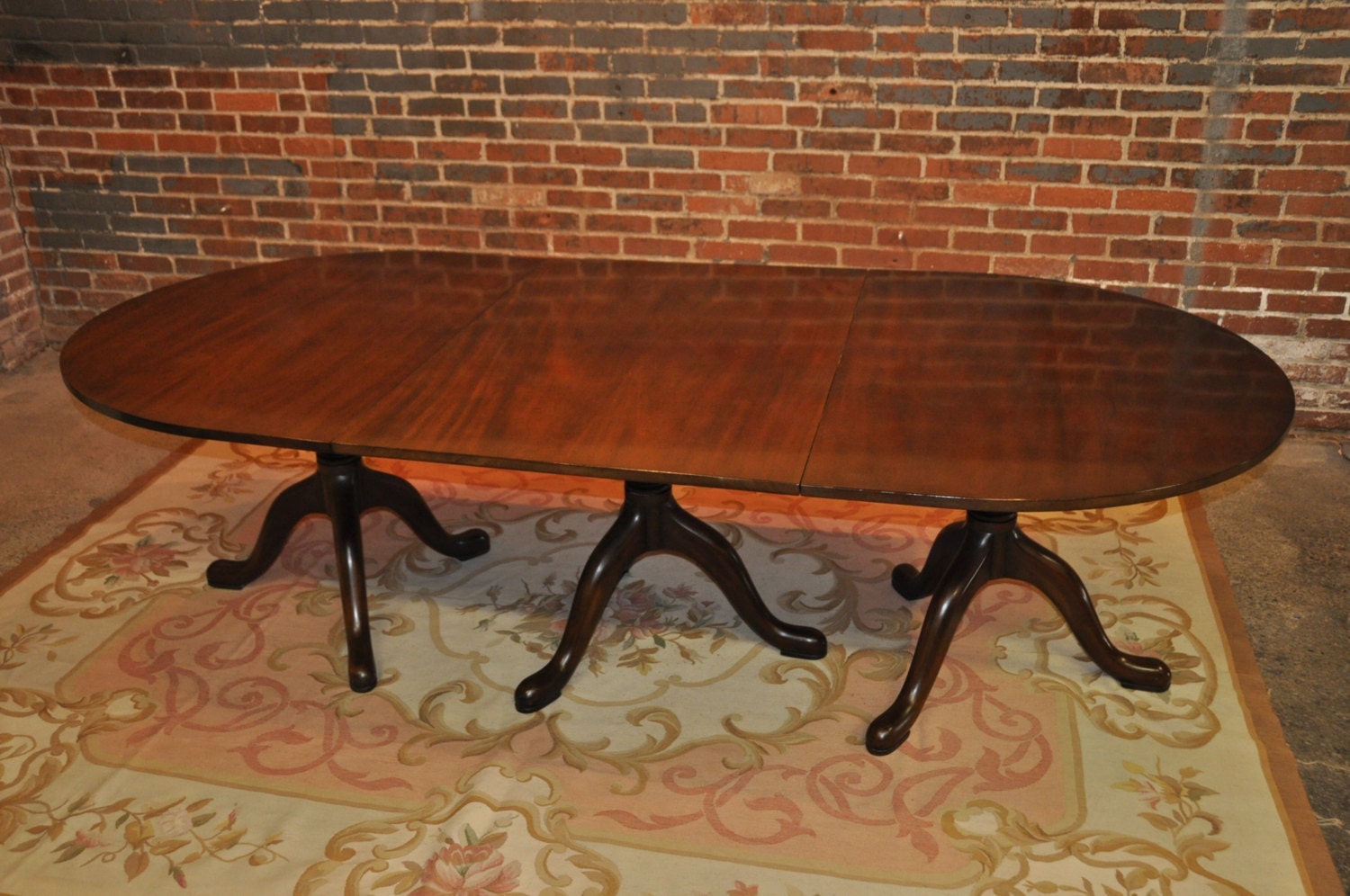 Kittinger Williamsburg Mahogany Triple Pedestal Dining Table – Haute Juice