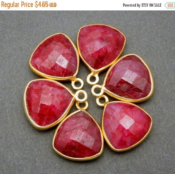 12% off Wholesale Dyed Ruby Trillion Pendant 11mm Gold