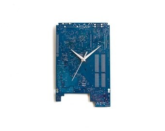 Green Desk Clock Circuit board Clock Recycled by ClockLight
