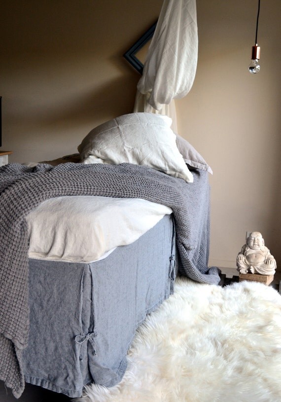 Fossil Grey Waffle Textured Linen Quilt / by HouseOfBalticLinen
