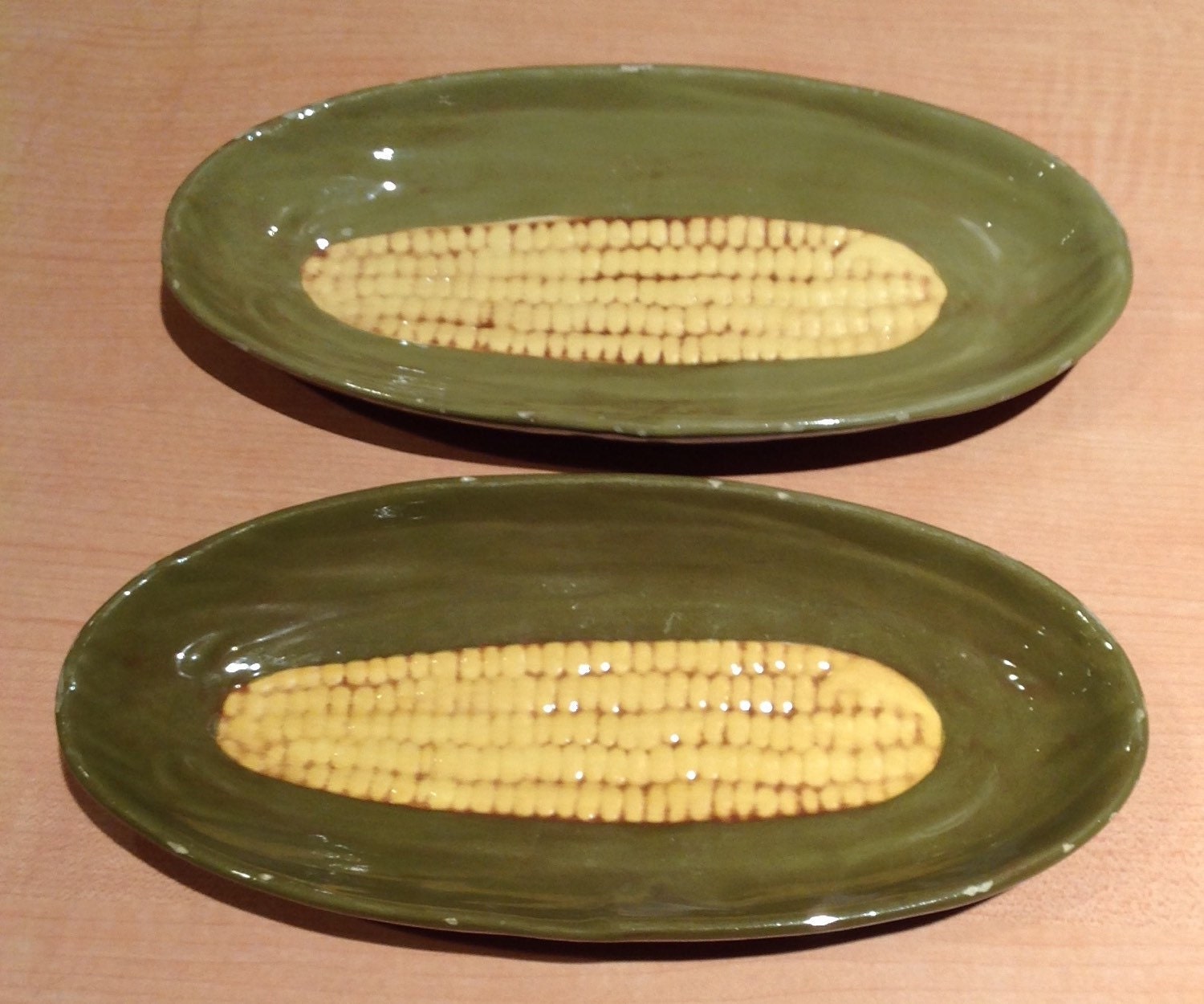 Vintage pair (2) of corn on the cob serving plates. Ceramic with green ...