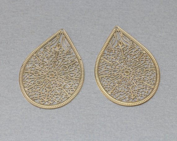 Teardrop Filigree Pendant . Polished Gold Plated . 10 Pieces