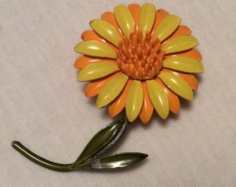 Items similar to Beautiful Vintage Enamel Flower Brooch on Etsy