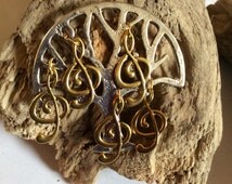 Popular items for treble clef brooch on Etsy