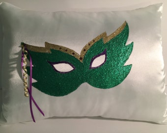 Ornate Mardi Gras Mask Crochet Pattern PDF INSTANT DOWNLOAD.
