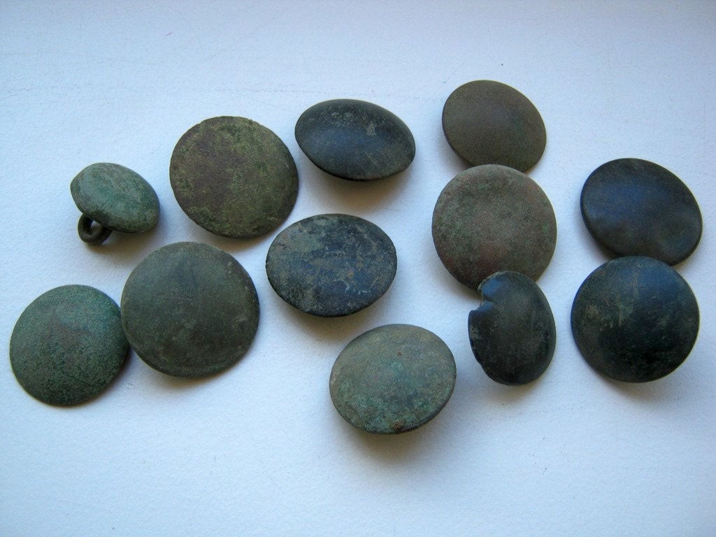Set of 12 antique vintage metal flat buttons in patina – Haute Juice