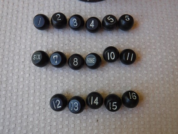 Vintage Kelly Pool Billiard Pea Pill Game Leather Shaker