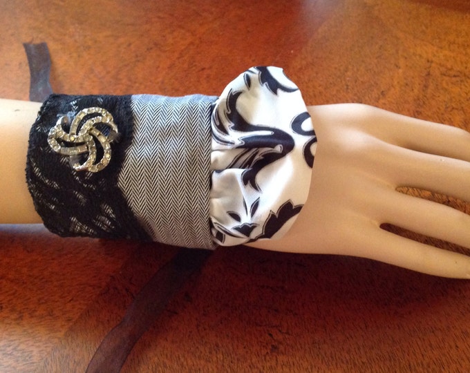 Wrist ruffles | Etsy