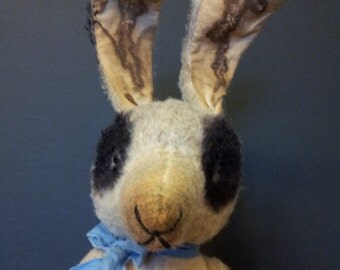 Items similar to Primitive Bunny with a Heart PATTERN on Etsy