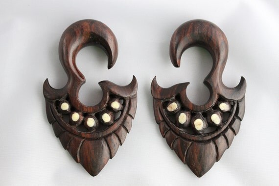 14mm Wood Stretch Ear Plugs 9/16 14 mm carved wood