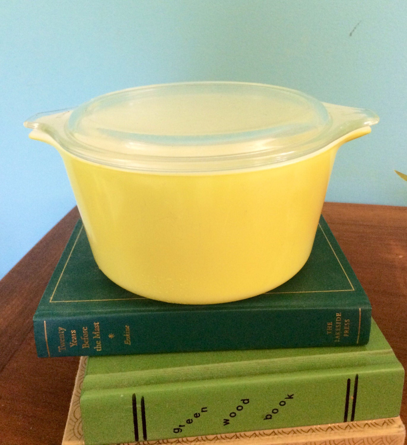 Vintage Yellow Glass Pyrex Dish with Lid 3.5