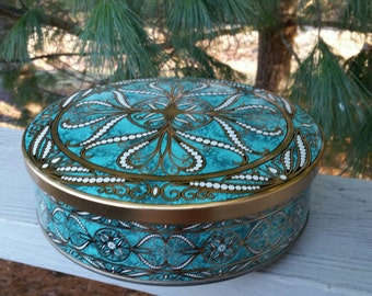 Vintage candy tin | Etsy