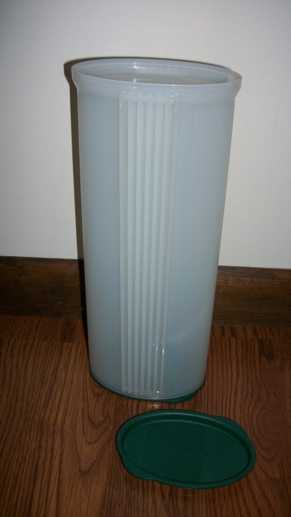 Vtg. Tupperware Spaghetti Keeper