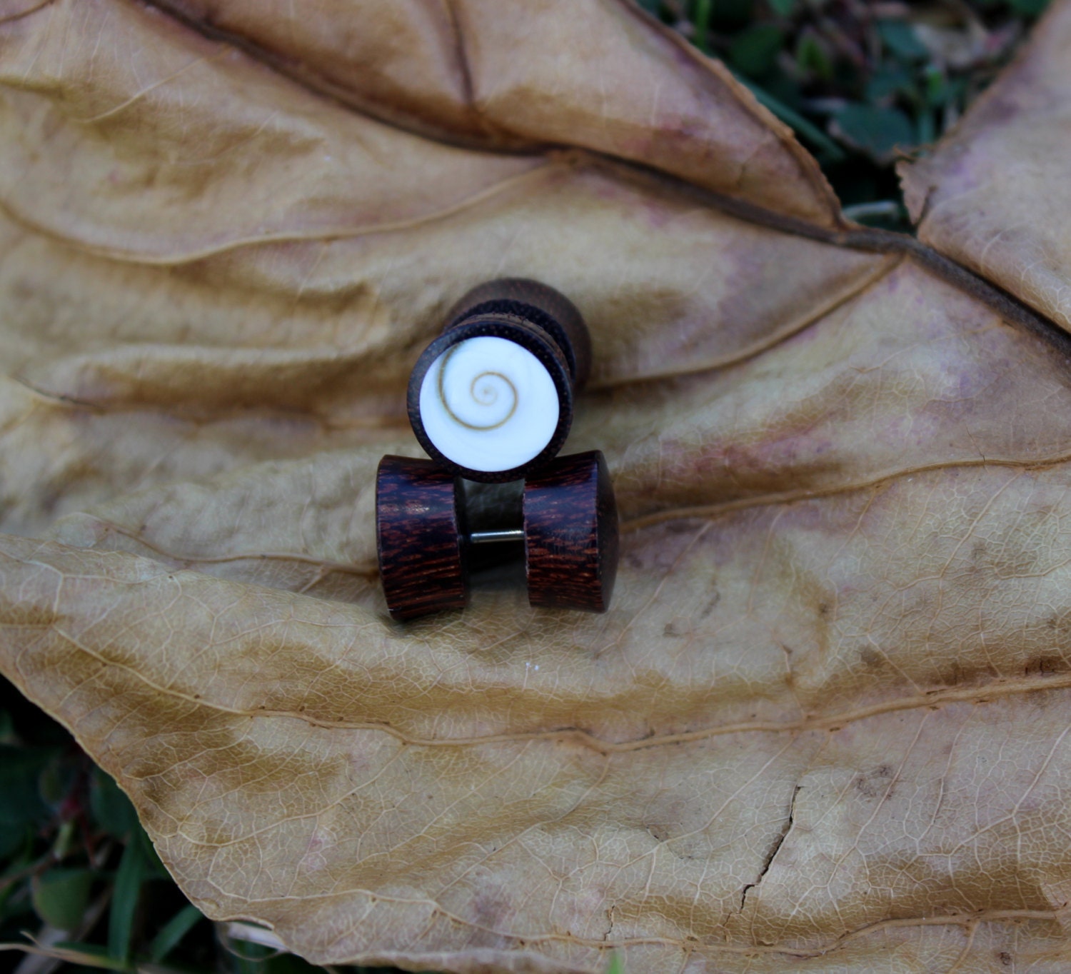 Fake gauge Plugs 11mm Gauge Organic Earrings shell post