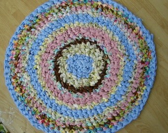 Items similar to Beautiful hand crocheted round rug, 45'' in diameter ...