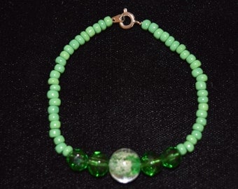 Items similar to Glamorous green beaded bracelet on Etsy