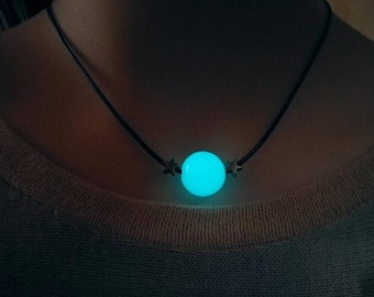 Glowing necklace | Etsy
