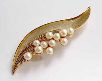Trifari pearl brooch | Etsy