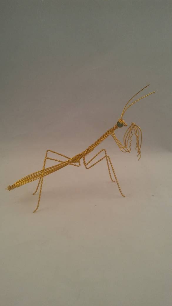 Praying mantis wire sculpture