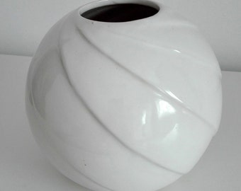 White ceramic vase | Etsy