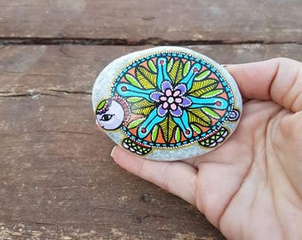 Painted rock turtle | Etsy