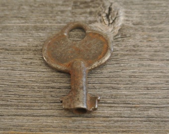 Vintage skeleton key | Etsy