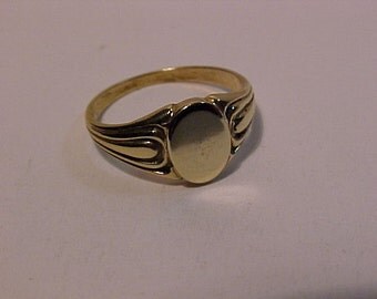 Items similar to Initial F ring on Etsy